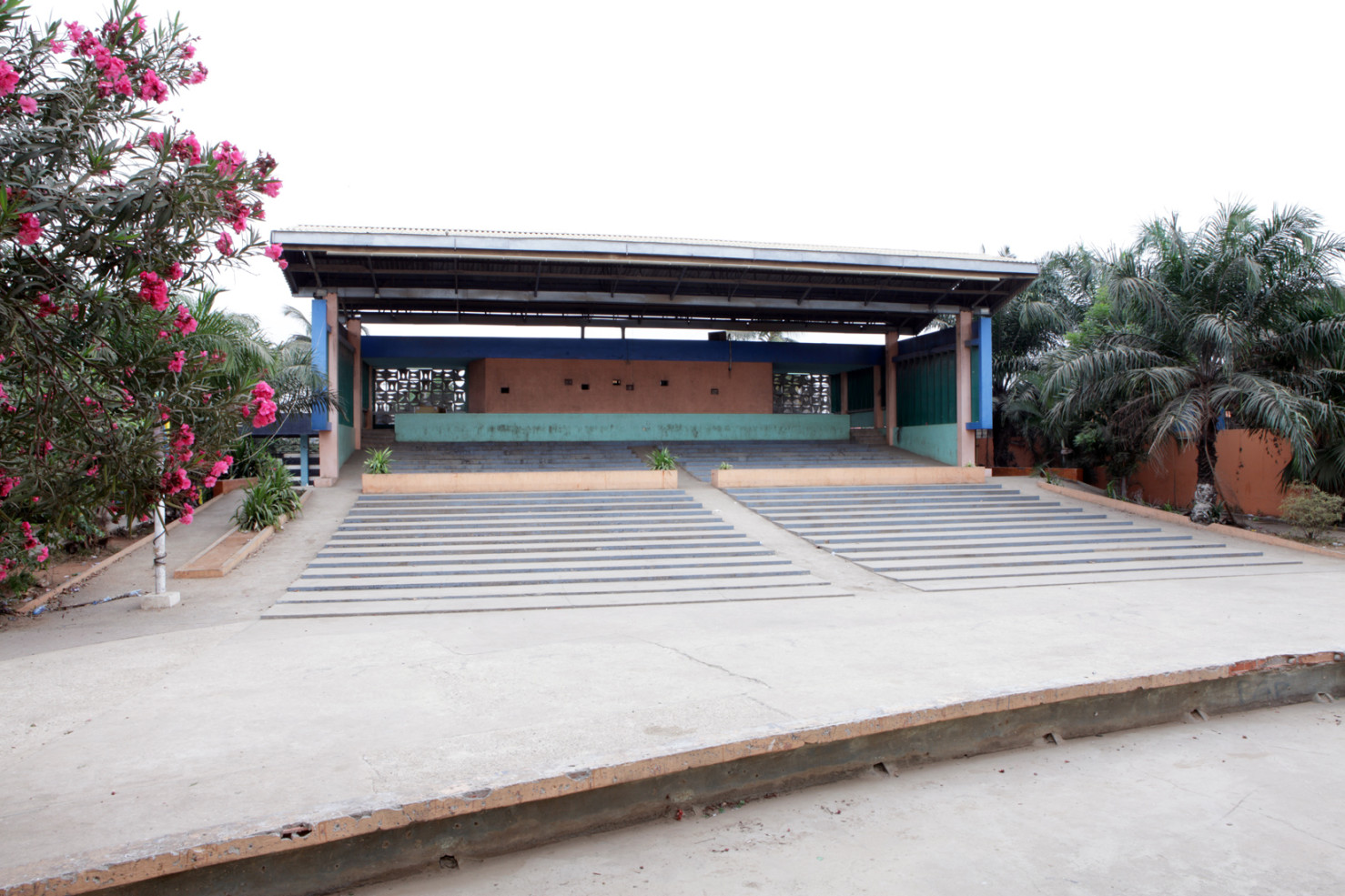 Screen stars: rescuing Angola's cinemas