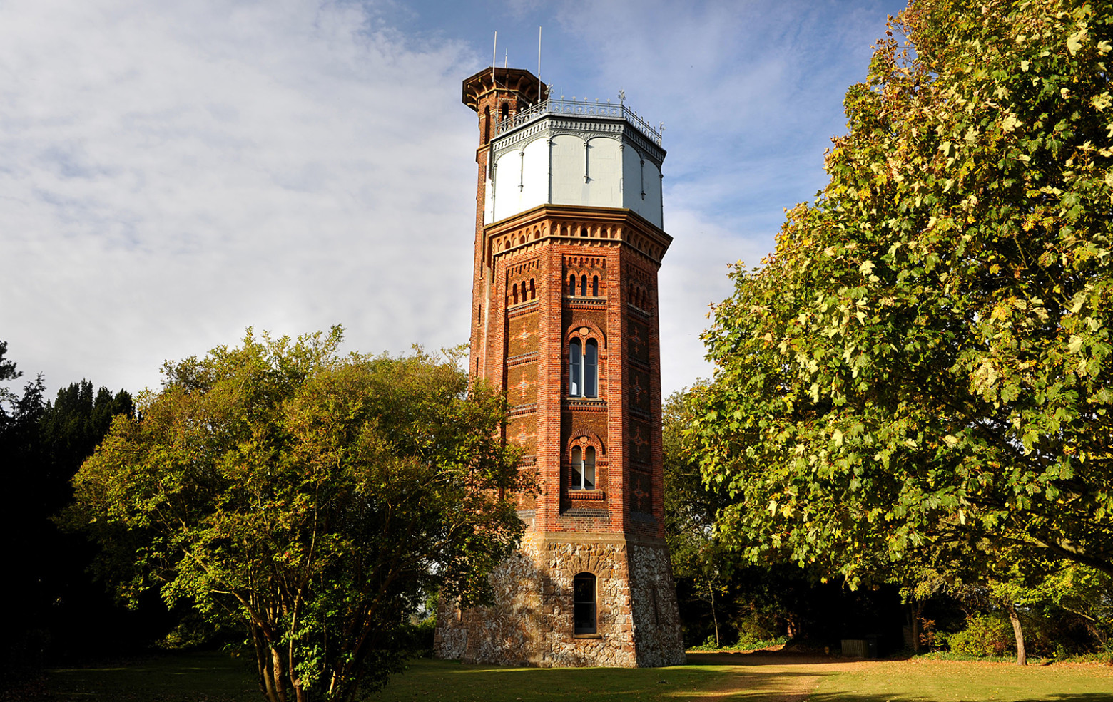 10 striking water tower conversions