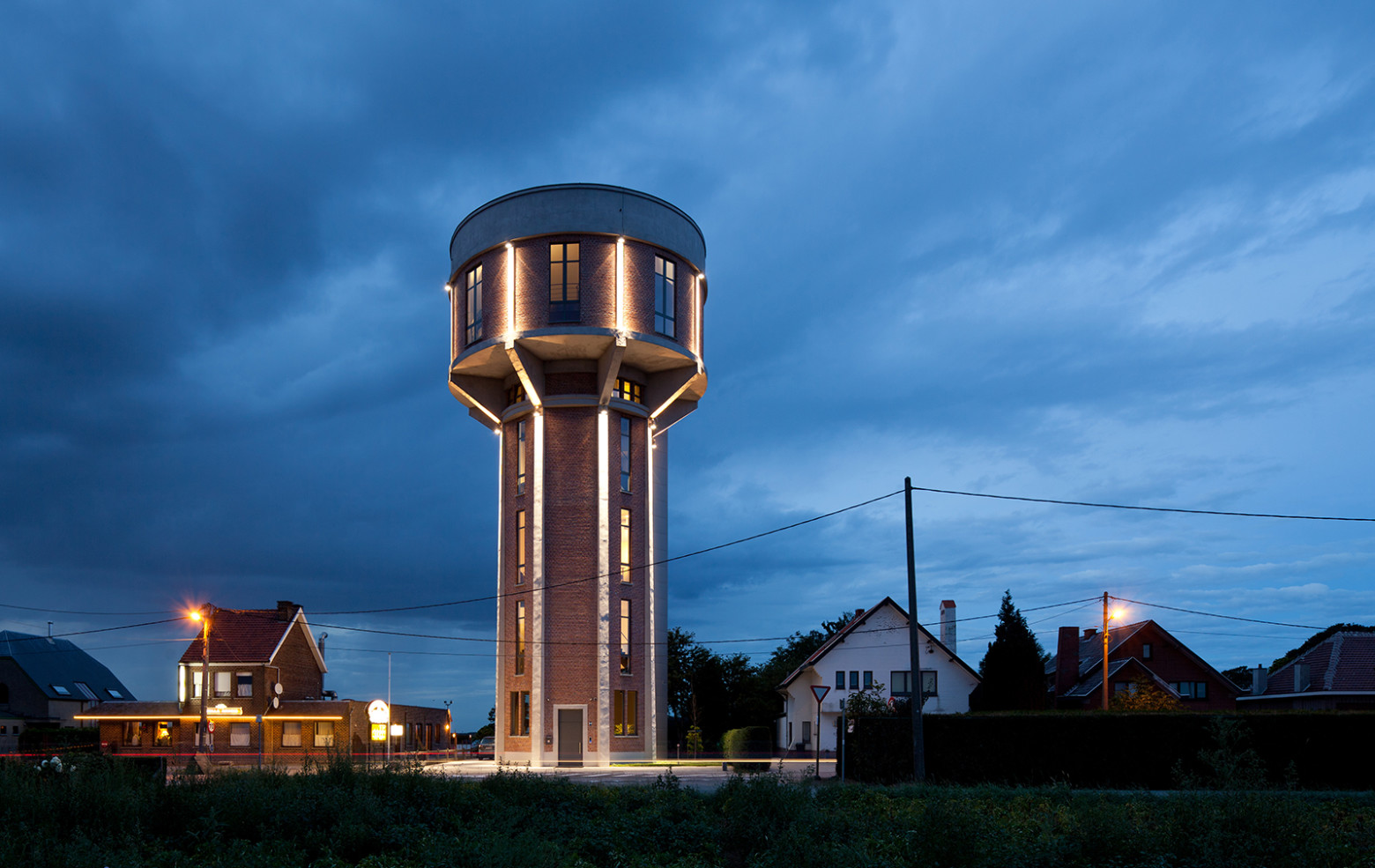 10 striking water tower conversions