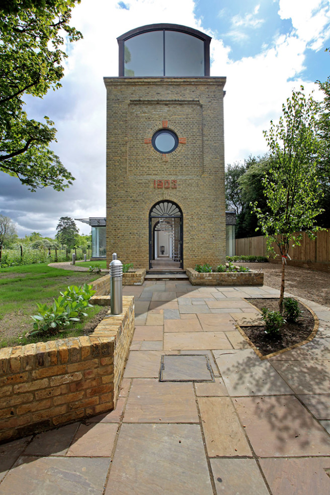 10 striking water tower conversions