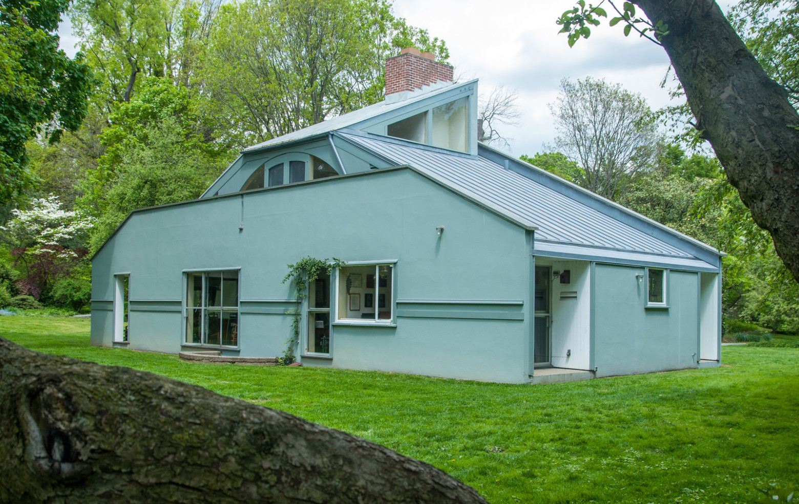 On the market: 5 bold Postmodern homes