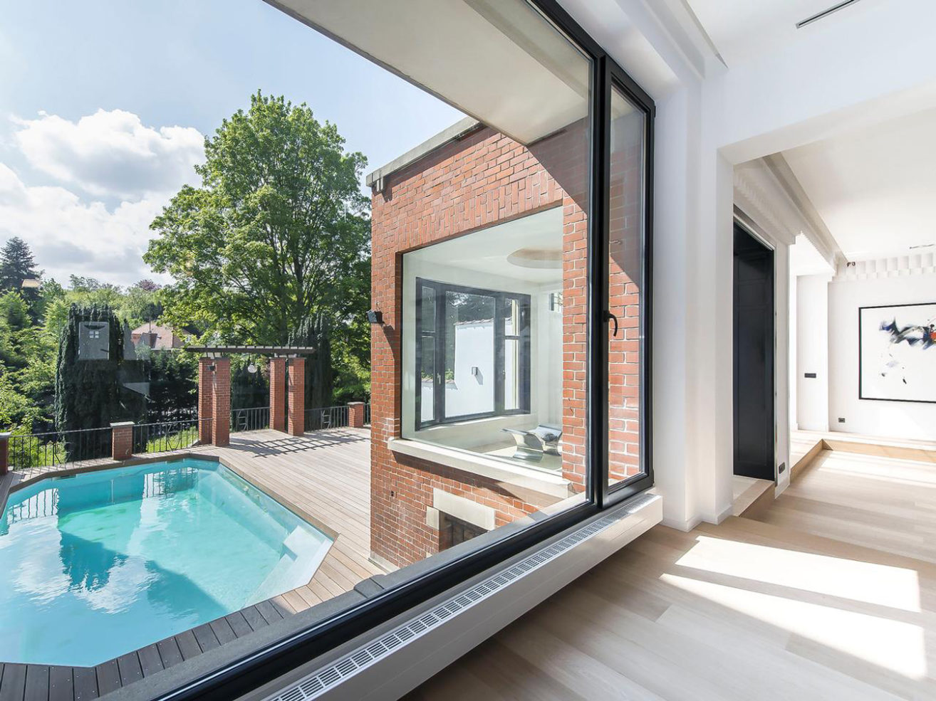 Own a restored Art Deco home in Brussels