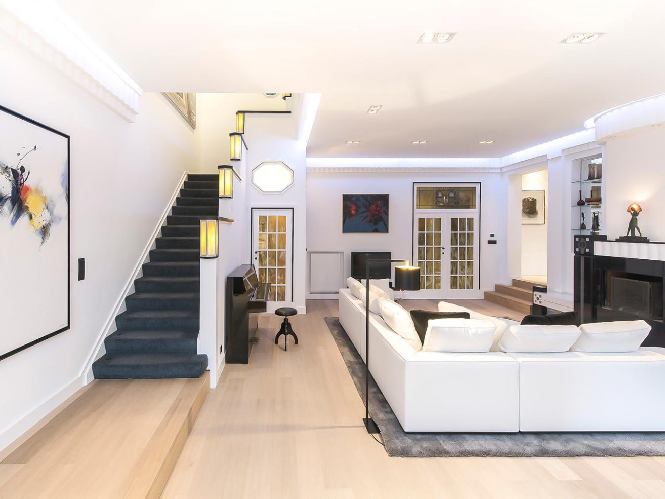 Own a restored Art Deco home in Brussels