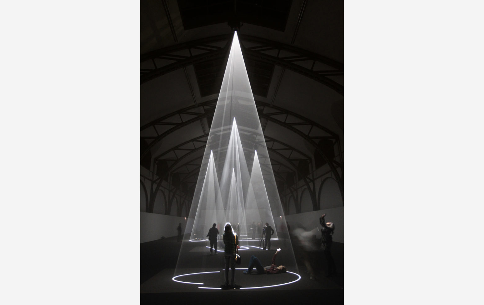 Anthony McCall sets Barcelona’s Fundació Gaspar aglow