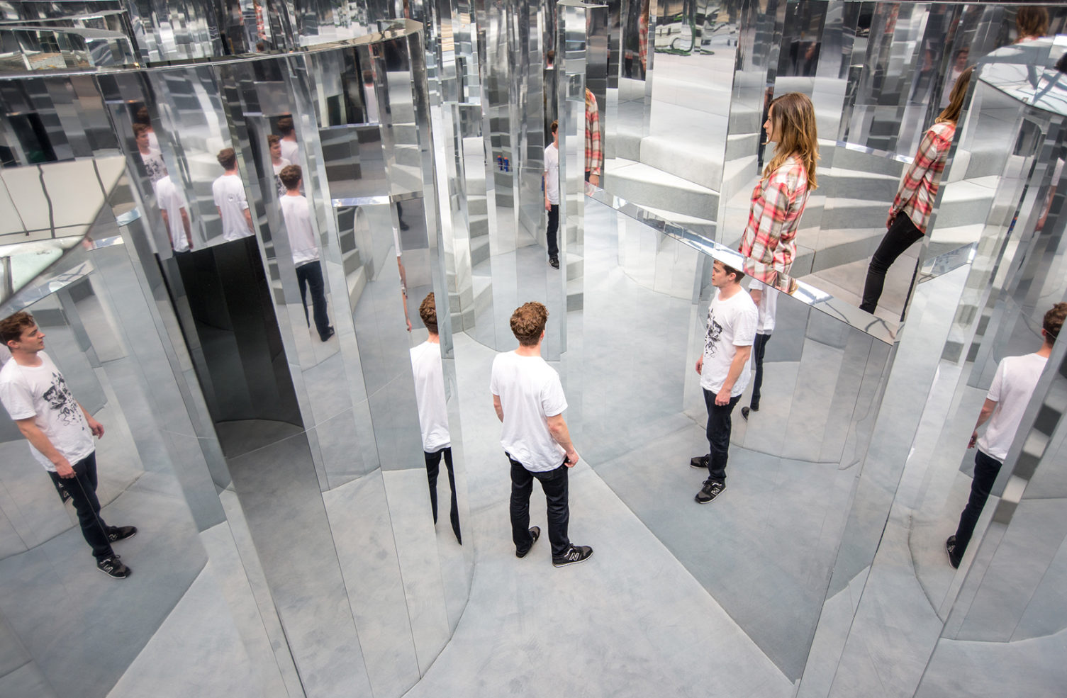 Set designer Es Devlin builds a mirror maze to evoke memory in London's ...