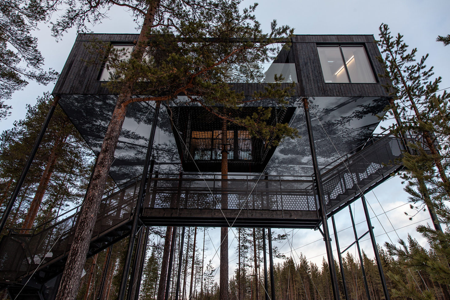Snøhetta’s treehouse opens for guests in the Arctic Circle
