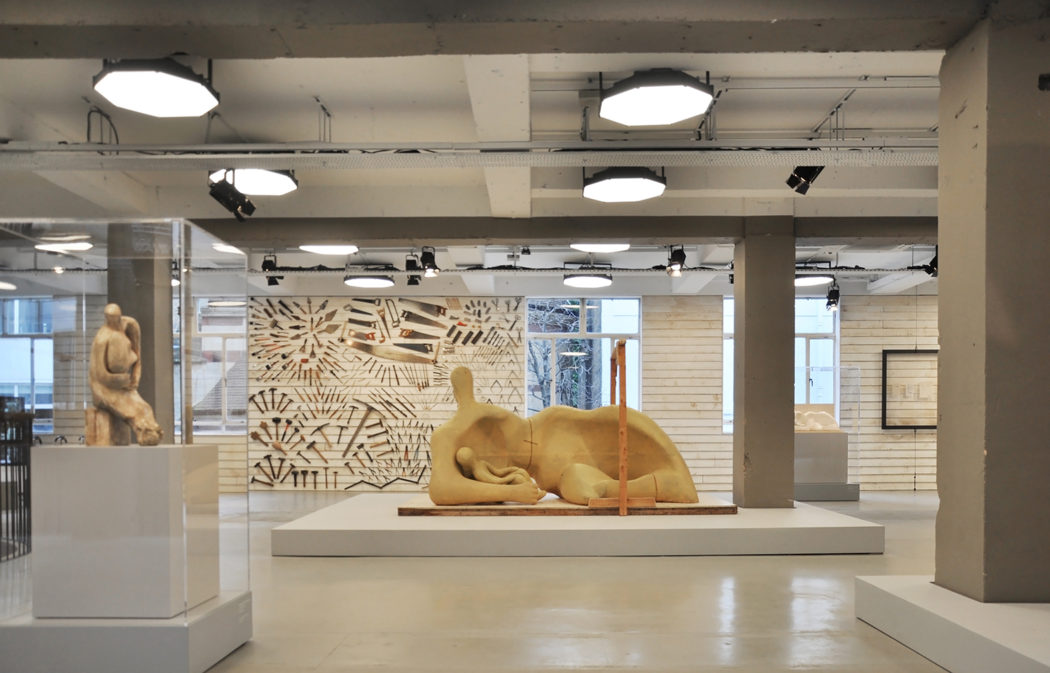 Henry Moore inspires Burberry’s Makers House and February 2017 collection