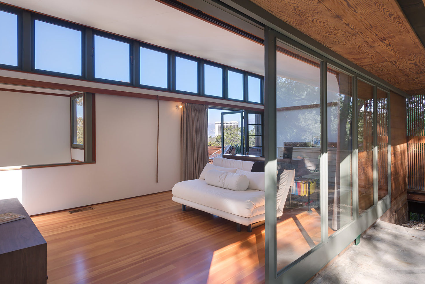 Modernist ‘treehouse’ by Harwell Hamilton Harris hits the market in LA ...