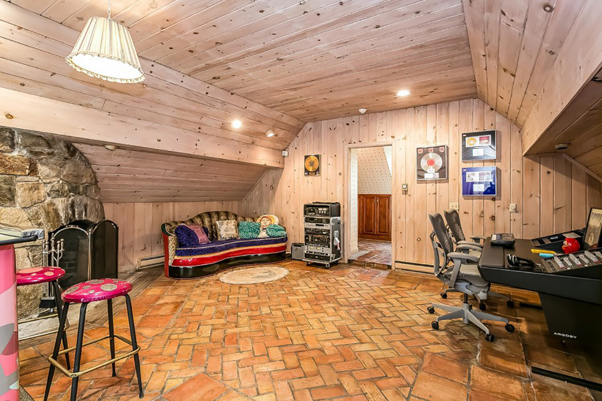 Cyndi Lauper’s Connecticut home hits the market for $1.25M